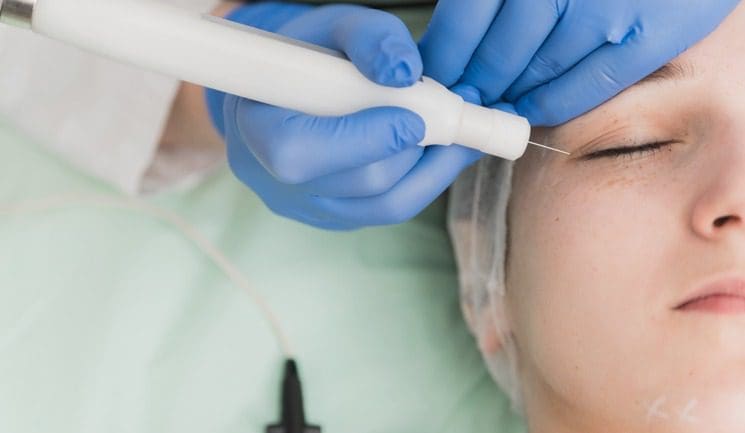 ‘Lizard neck’ complication sparks regulation debate - Aesthetics ...